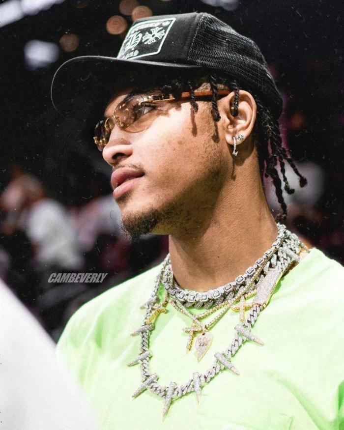 Five handsome black guys in active NBA: Irving is handsome and able to ...