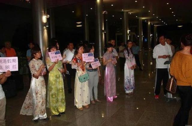 The Vietnamese female tour guides are young and beautiful, and provide ...