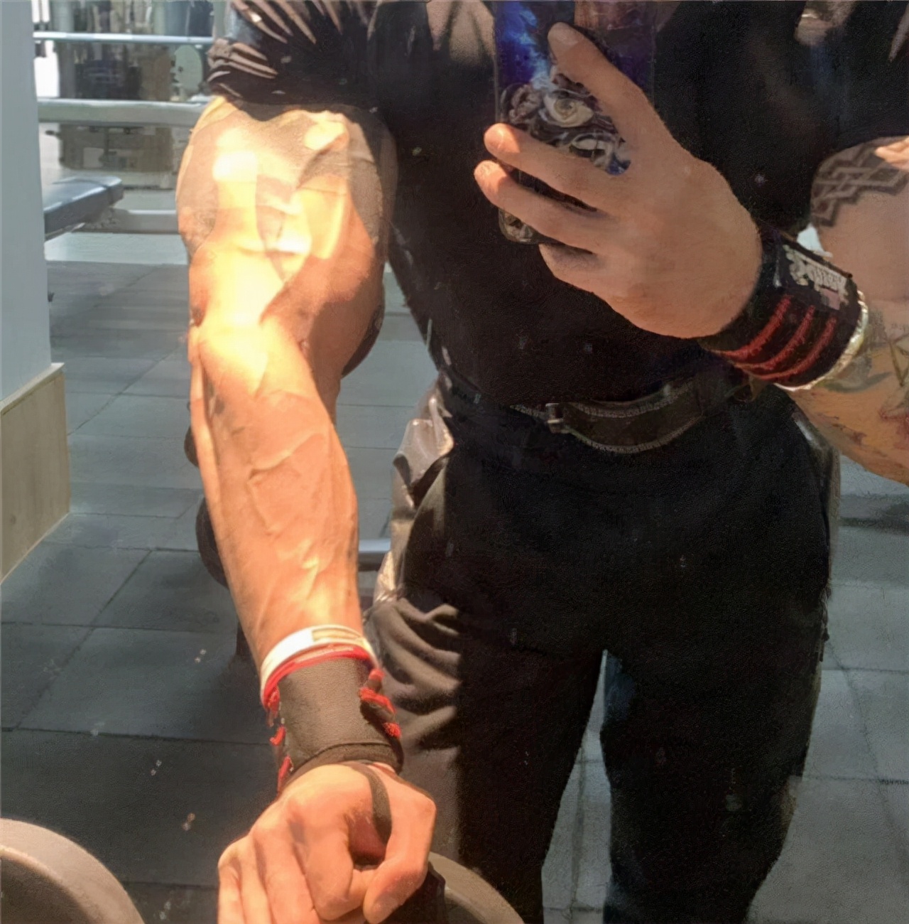 Perfect inverted triangle body, full of muscles, with this kind of ...