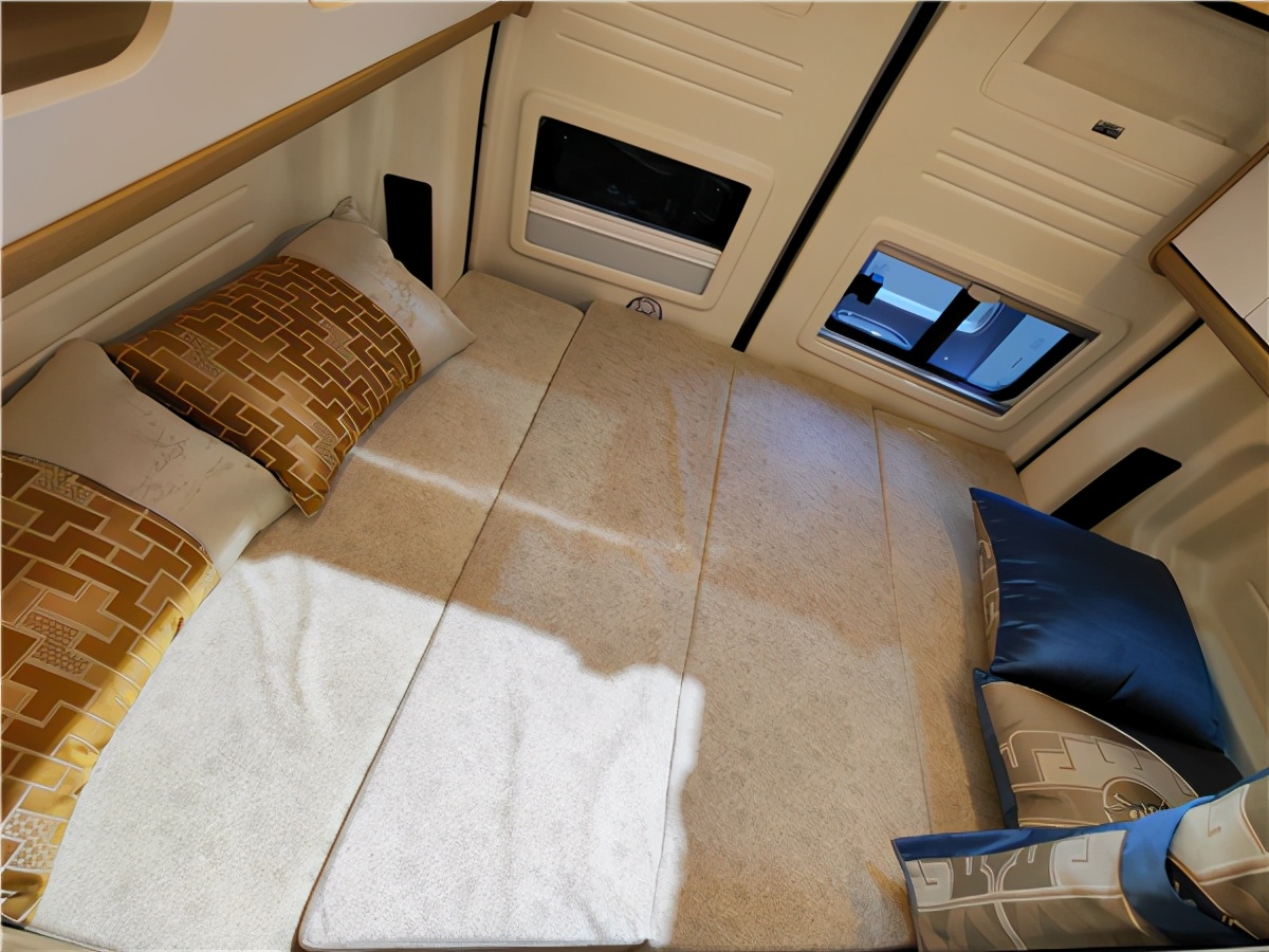 River R500 Ford Transit V362, a family car for business commuting - iMedia