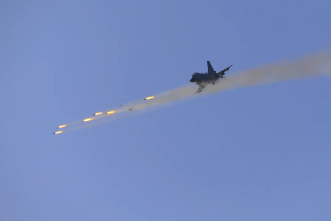 Multi-bomb type and high strength!Young Eagle Practicing Hard Skills ...