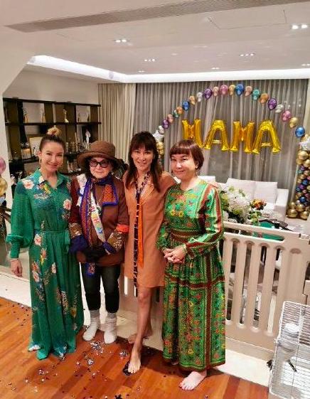 Coco Lee celebrated her mother's birthday in a Hong Kong mansion. The ...