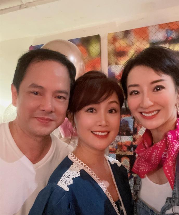 Many Hong Kong sister gatherings!51-year-old Liang Xiaobing is young ...