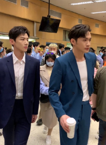 Bai Jingting and Zhang Binbin are in the same frame at the May Fourth ...