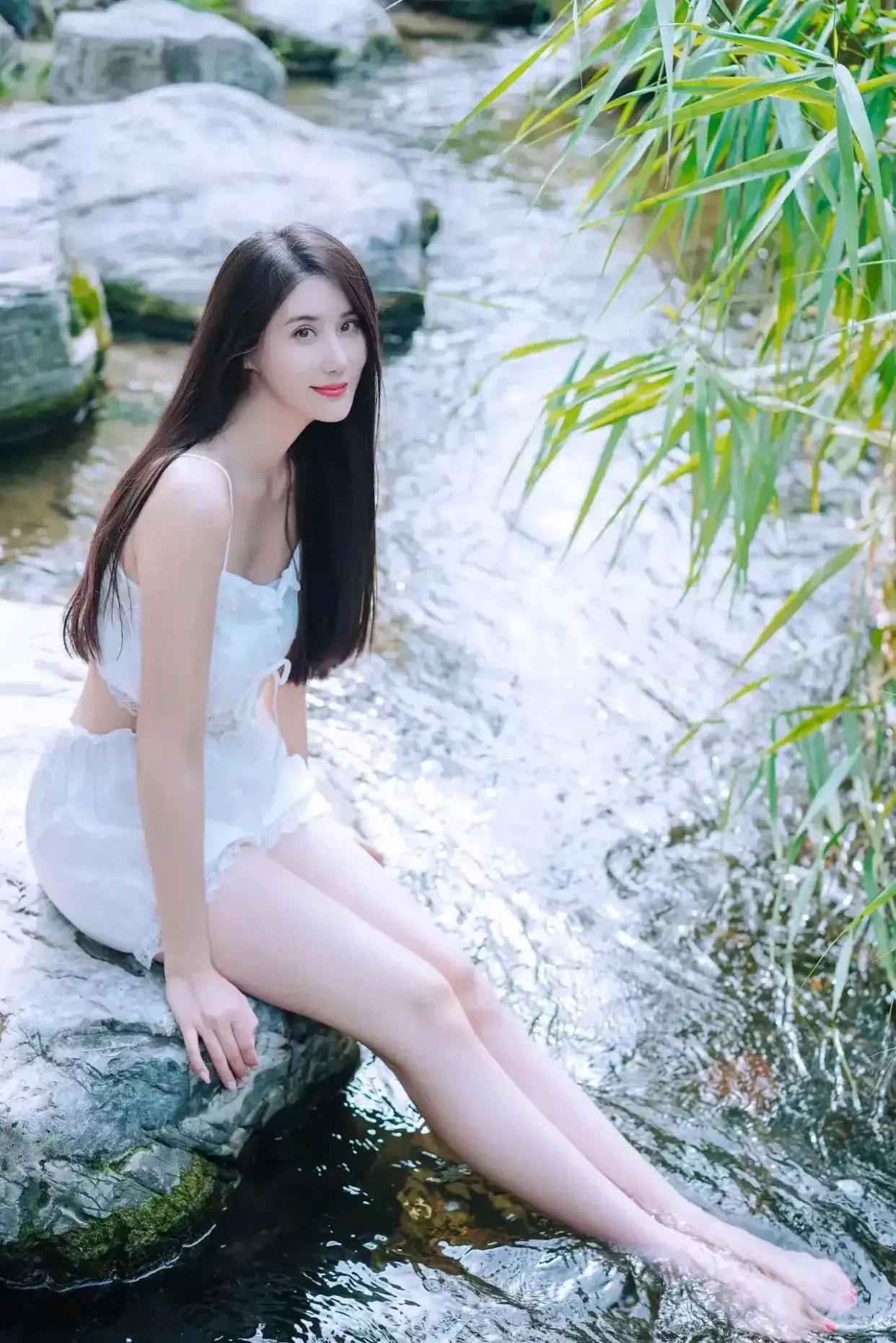 Wu Qing sexy goddess!Chinese opera school flower!White skin and beautiful long legs - iMedia