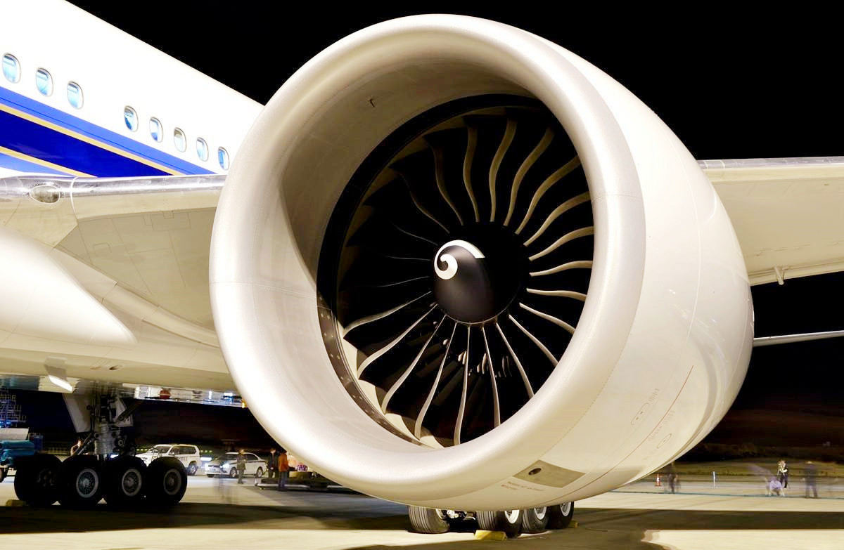 Why is the front end of the aircraft engine not painted?Not just saving ...
