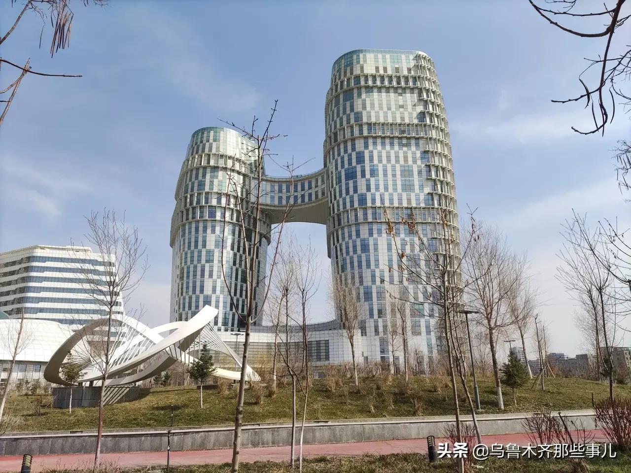 The Urumqi Cultural Center is on fire, and the new landmarks are ...