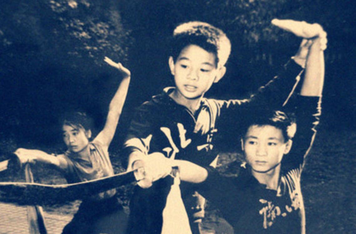 After Jet Li's fire, he asked his eldest brother to be an assistant with an annual salary of 1.2 ...