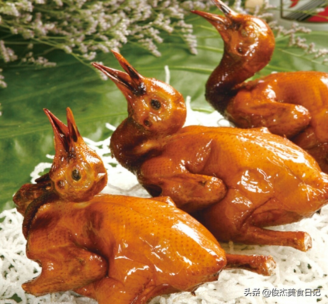 Professional chefs share the traditional method of hotel crispy pigeon ...