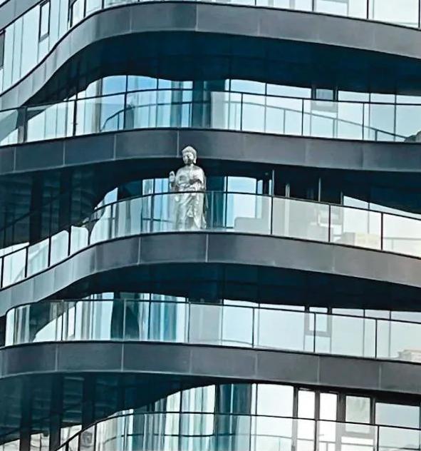 Monk consecrated 30 million diamond ring Faye Wong mansion for the big ...