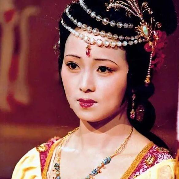 "Dream of Red Mansions": stunner Qin Keqing, why not avoid the ...