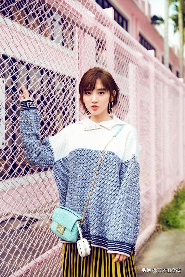 Tang Yan and Tang Yixin made their debut on the same stage, finally ...