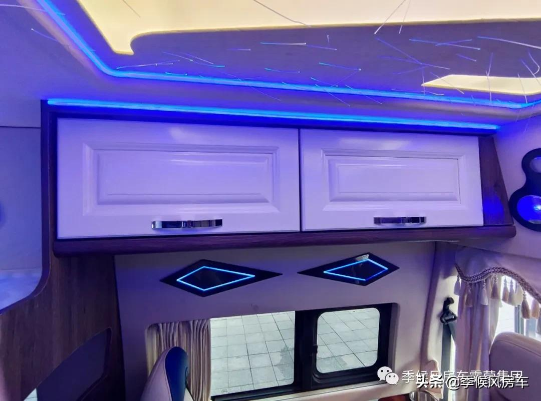 Ford's new-generation V348 long-axle high-roof B-type motorhome makes ...