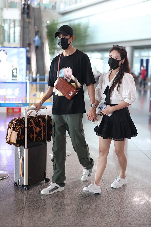 Jing Chao and Xiao Li Lin are really simple to wear, the basic models ...