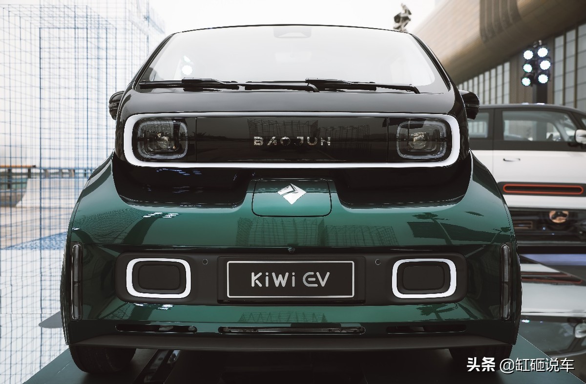 Baojun's new "Smart Tide Car" KiWi EV with 3 types of automatic parking ...