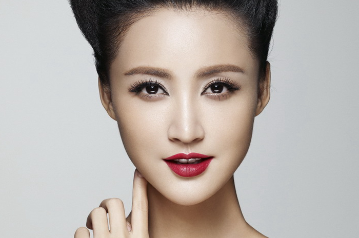 Who is the top ten female celebrities born in the 1980s that have ...
