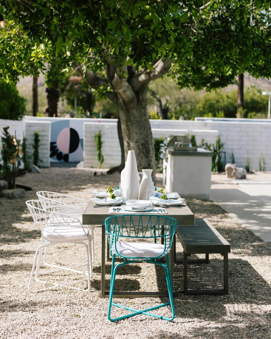How can a rural courtyard be built to blend in harmoniously with the ...