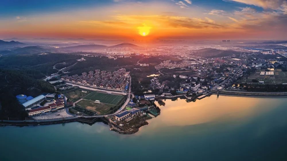 Real Mountain and Water Vibrant Dongping - iMedia