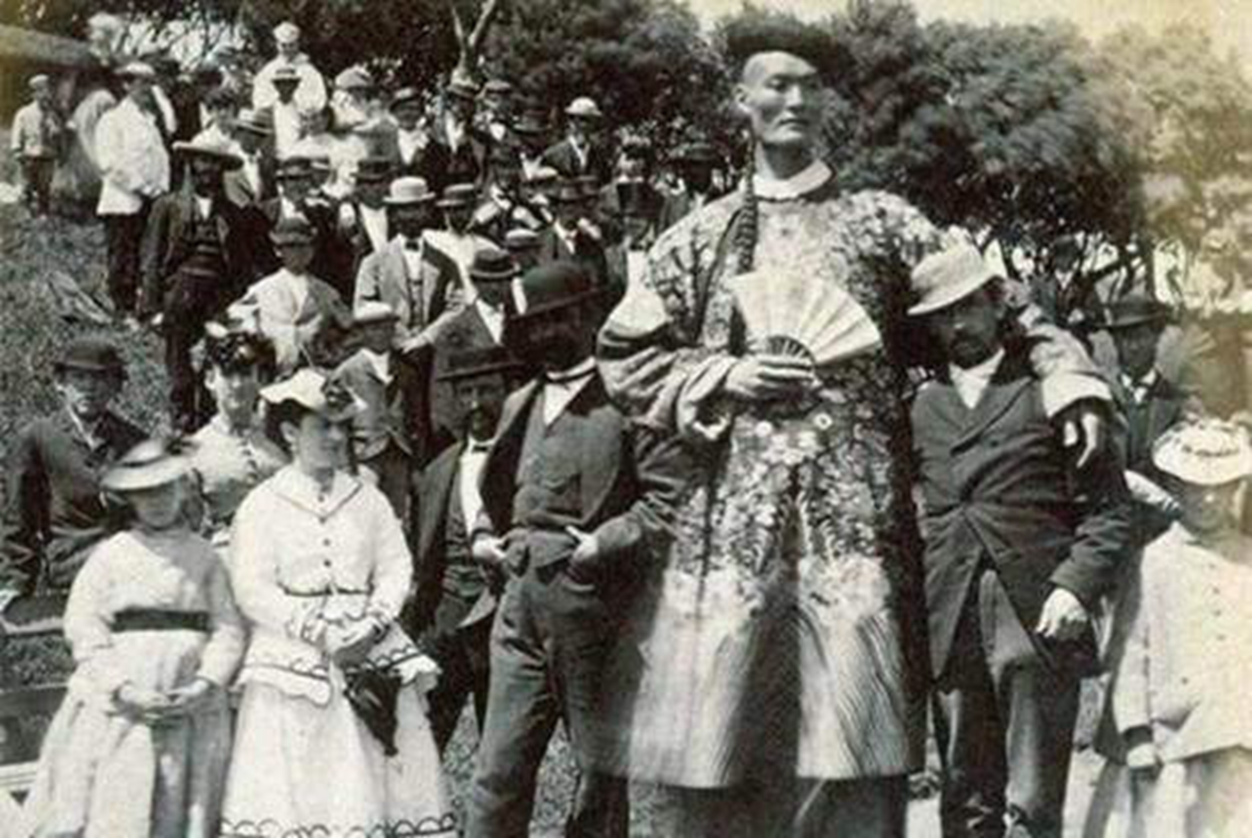 Qing Dynasty giant Zhan Shichai married a British wife and gave birth ...