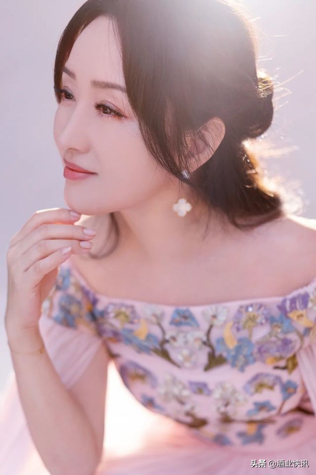 On behalf of "Sweet Song Queen" Yang Yuying is coming to Yuan Qinghua ...