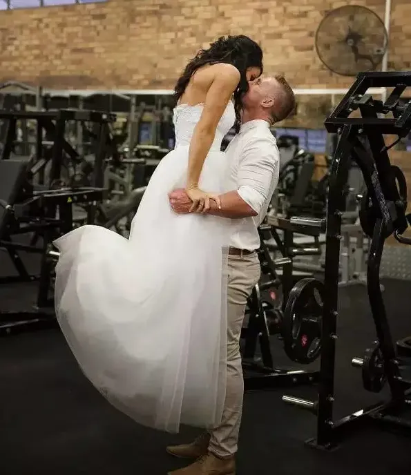 "Muscle Bride" is on fire, the bride's wedding scene shows a 180 kg ...