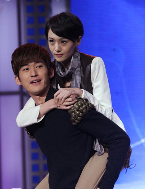 A sweet photo of Zhang Han and ex-girlfriend Zheng Shuang - iMedia
