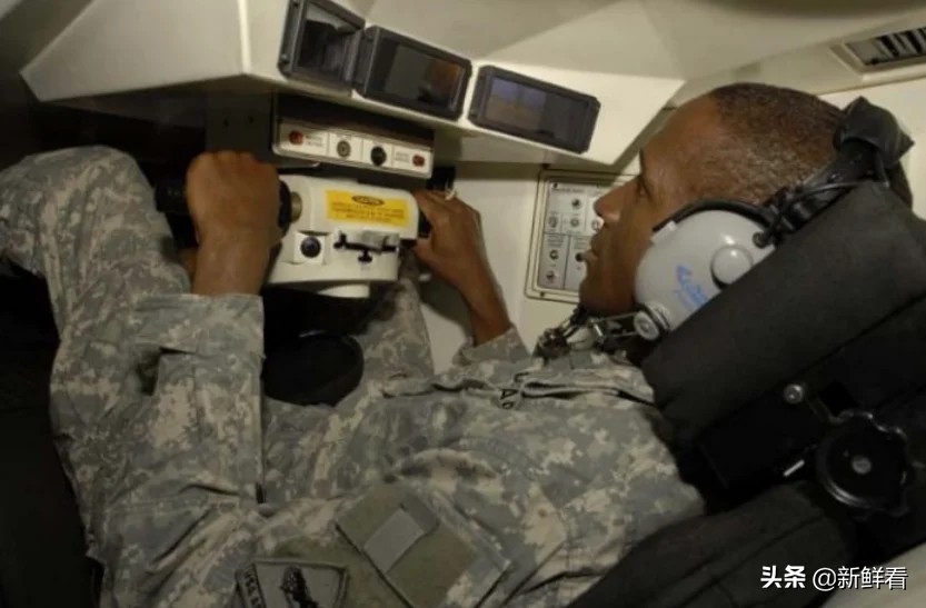 From the inside of the Russian and American main battle tanks, look at ...
