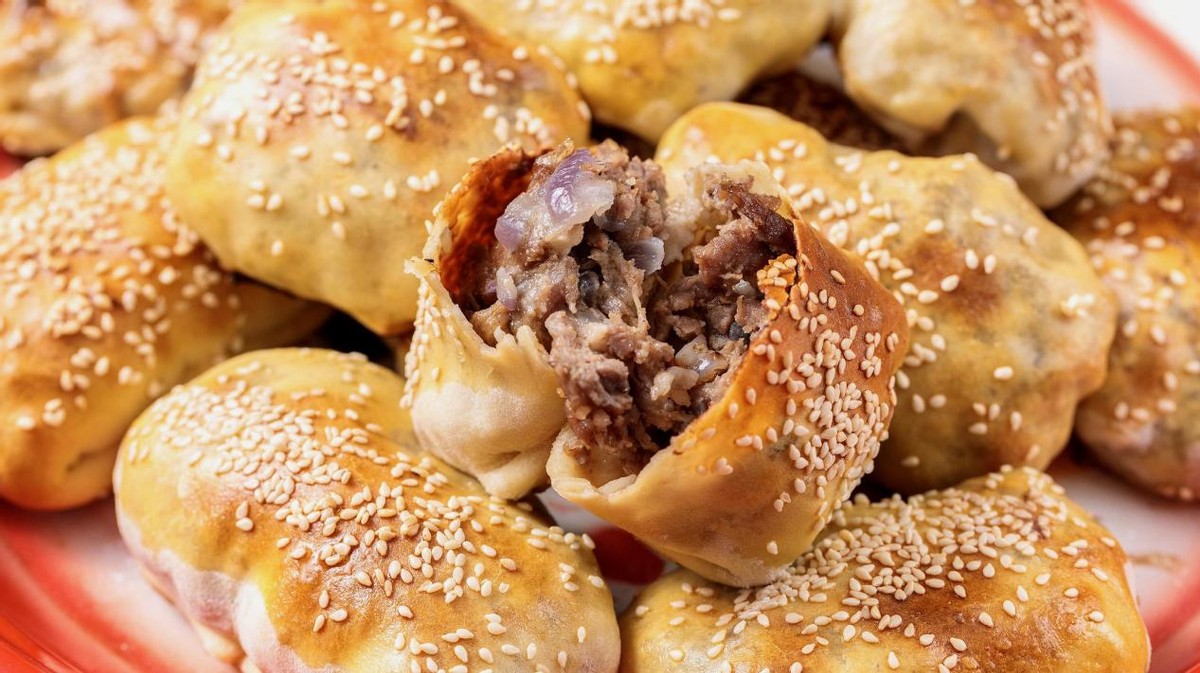 Xinjiang's unique delicacies, fried buns, beef buns for 2.5 yuan, 1 ...