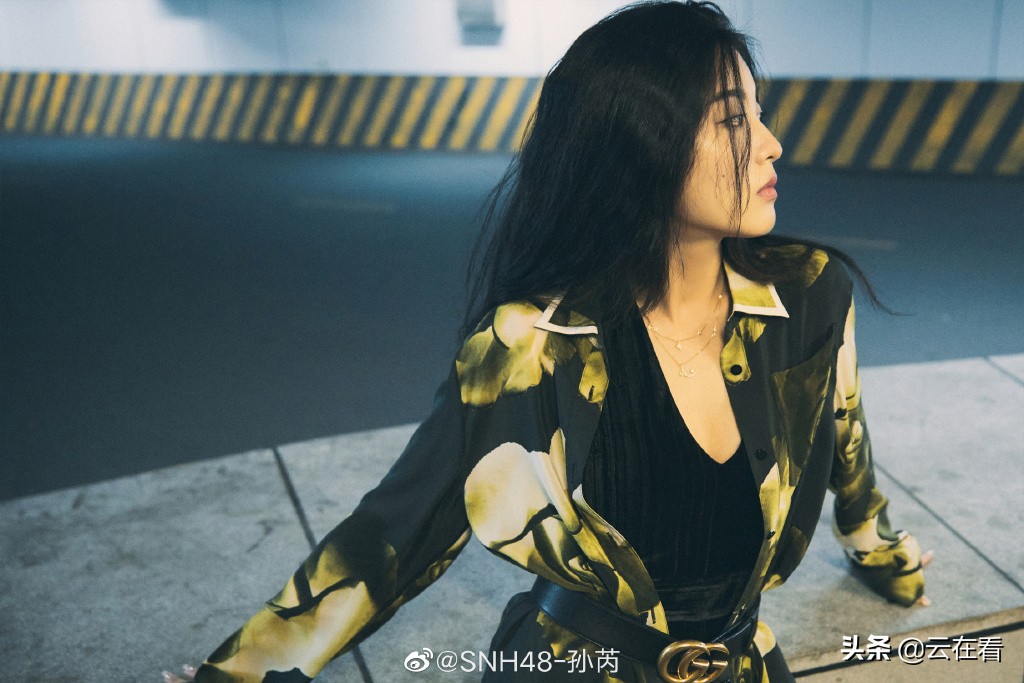 Beauty artist SNH48-Sun Rui charming photo appreciation, very charming ...