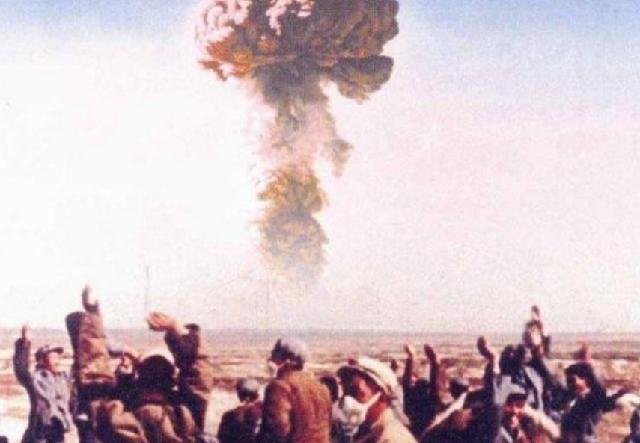 Two bombs and one star, Wang Ganchang: He was hit while walking at the ...