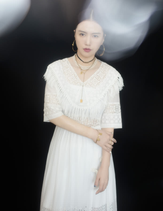 Tan Weiwei, who never dances, wears this pair of "pepper shoes", and ...