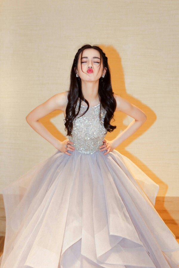 "Wallpaper" Dilraba series is beautiful and beautiful-the action must ...