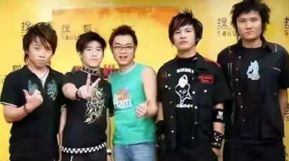 Suffering childhood, rock youth, lonely middle-aged, comedy star Dapeng ...