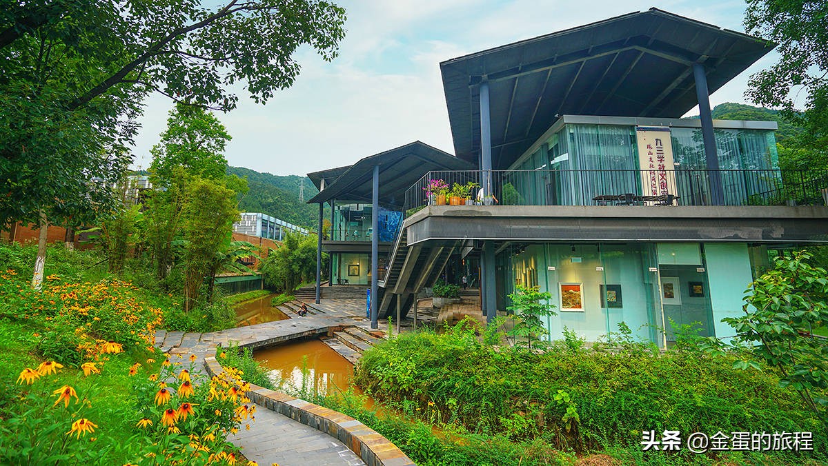 Sanbao Village, Jingdezhen, a small pottery mining village in the deep ...