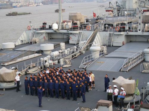 Type 072 tank landing ship: replacing the LST tank landing ship, it was ...