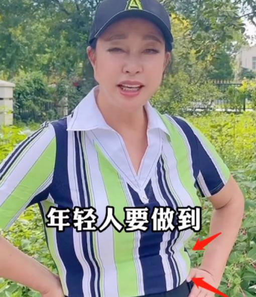 66-year-old Liu Xiaoqing went to the park alone. His makeup was too ...