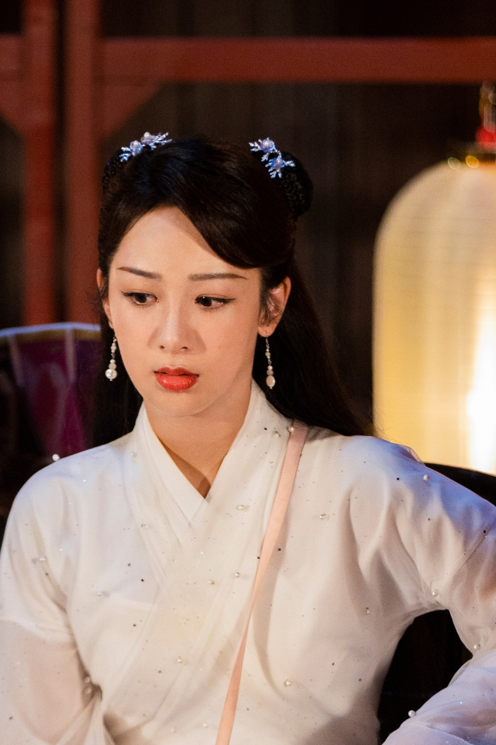 Yang Zi's studio sang Yang Zibai's beautiful photo of the white snake ...