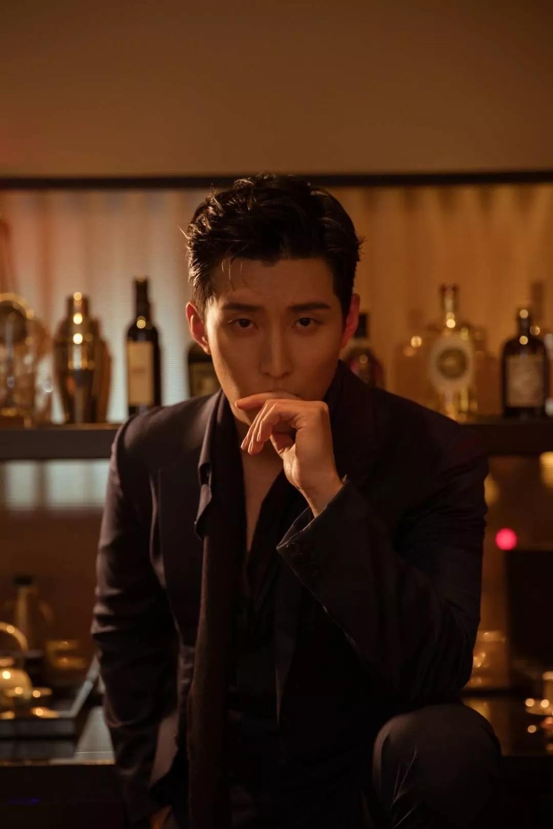 Illustrated Book of Top Ten Beautiful Men in the Entertainment Circle ...