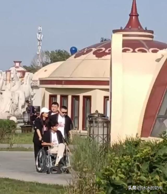 Phoenix Legend is dedicated enough!Zeng Yi broke his leg, even if he was in a wheelchair ...