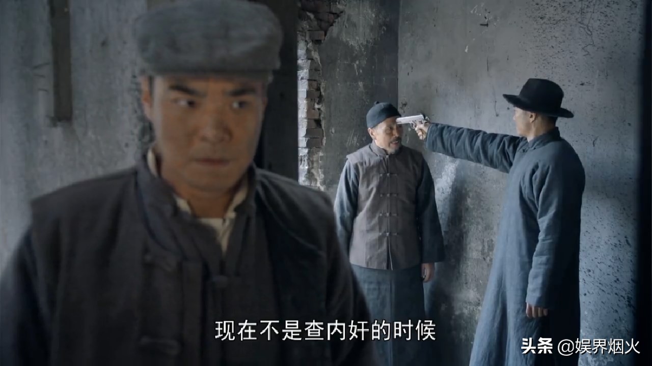 An undercover agent Xing Jiadong, a villain Qian Bo propped up a play ...
