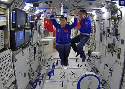 Astronauts' space running fitness artifact "elastic belt" plays a big ...