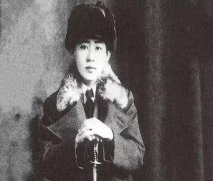 In 1946, Kong Lingjun was molested by Long Yun's son. The two sides ...