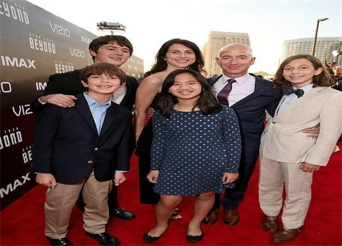 American billionaire Bezos: Adopting a Chinese girl and supervising her ...