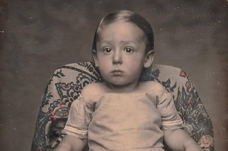 Who are the ghost figures behind the babies in Victorian photos? - iMedia