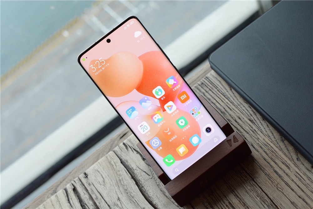 Civi is the smallest Xiaomi phone in history!The price is also fragrant ...