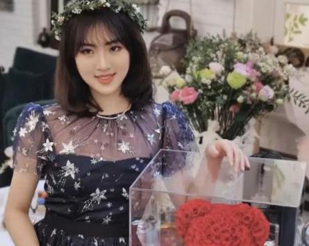 Yao Anna takes Ding Zhen to the supermarket, is taller than a boy?Work ...