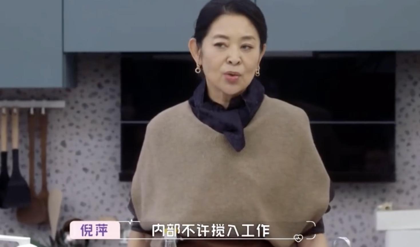 Wang Dalu was filmed on a date again, teaching his girlfriend to play ...