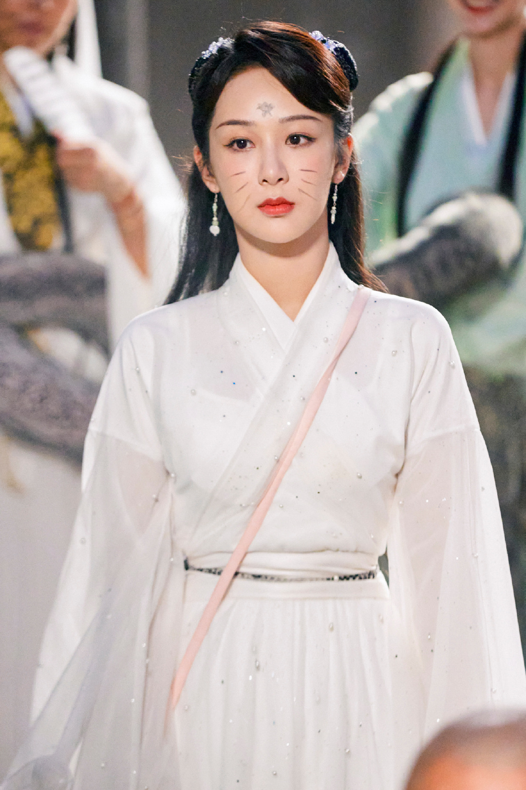 Yang Zi's studio sang Yang Zibai's beautiful photo of the white snake ...