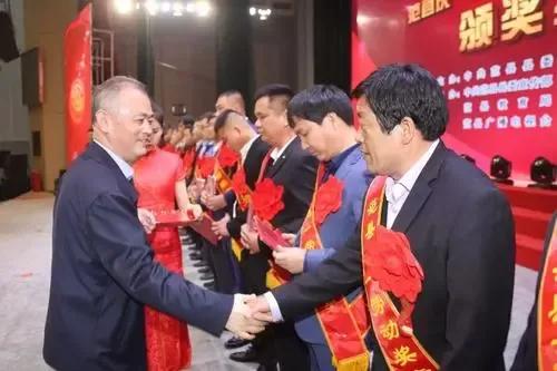 Wang Wenxiang: A billionaire who won countless honors, was executed at ...