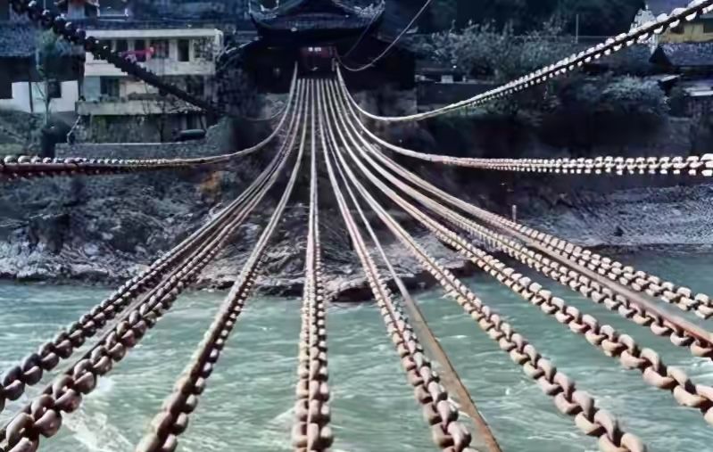 The Red Army flew over the Luding Bridge. Why did the Kuomintang ...